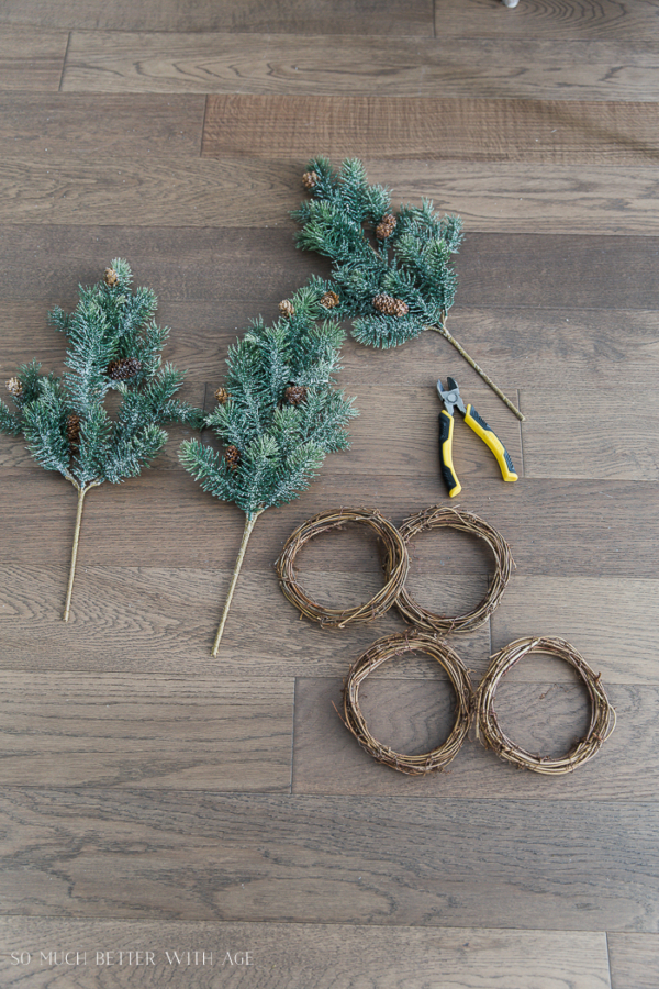 DIY Evergreen Wreaths and Fabric Banners (Free Printables) - Jamie ...