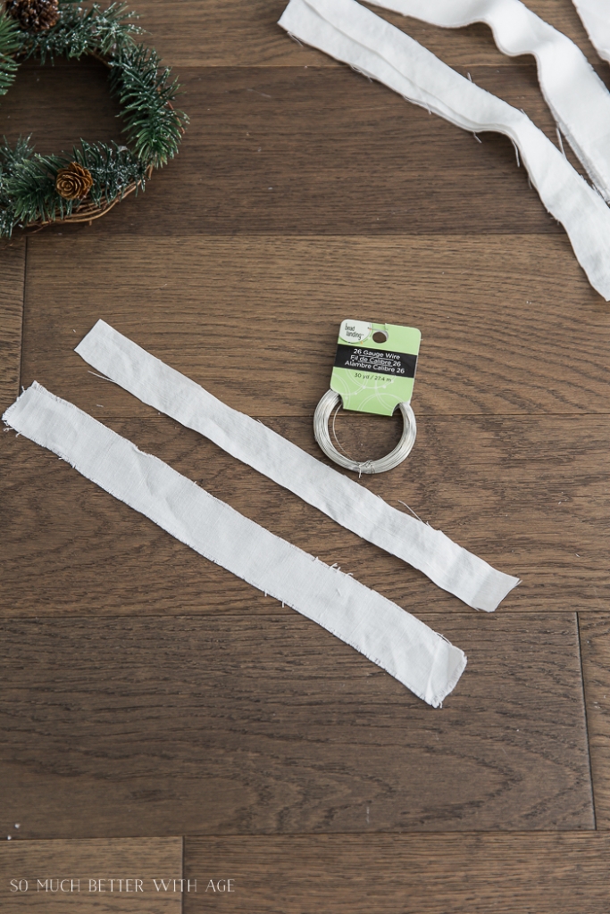 DIY Evergreen Wreaths and Fabric Banners (Free Printables) - Jamie ...